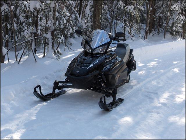 Les essais 2006 : Yamaha Vector GT 2006 - Magazine Motoneiges.ca