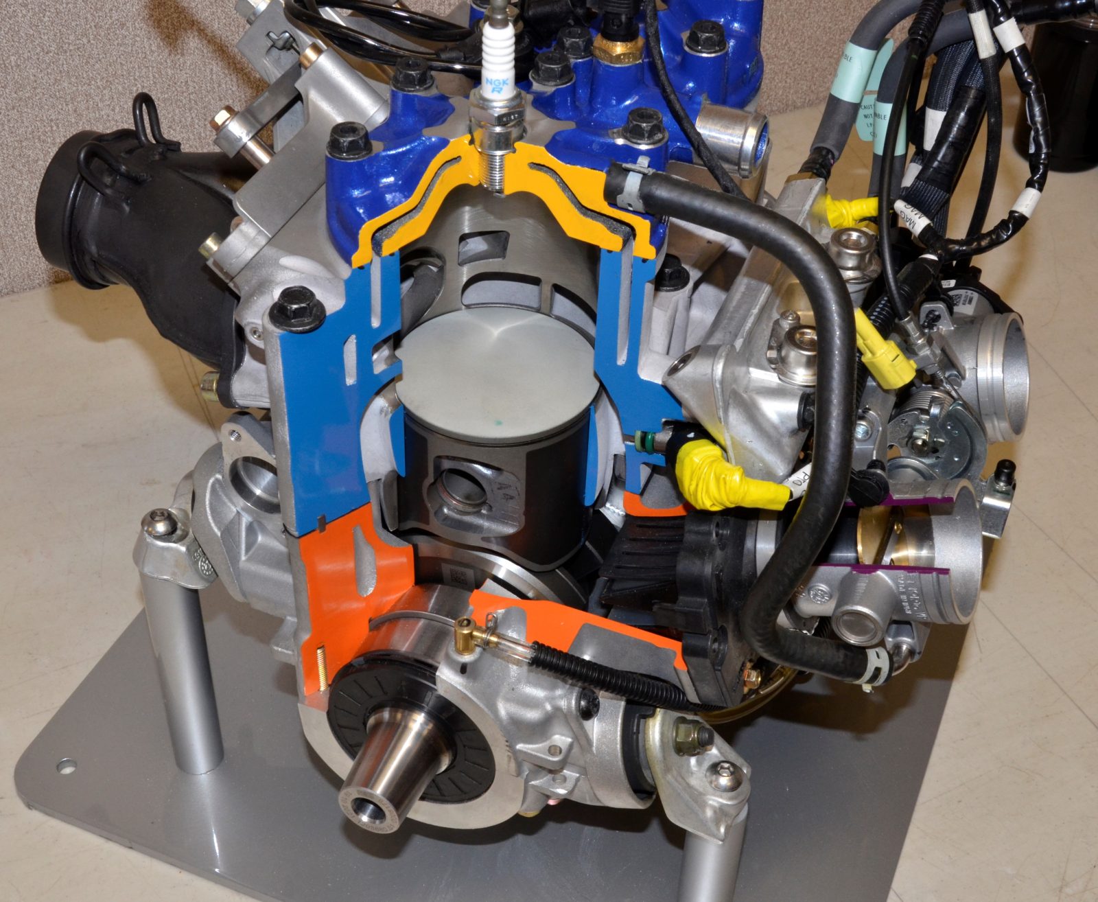 Polaris 9R - Factory Mountain Mod Power|SledMagazine.com