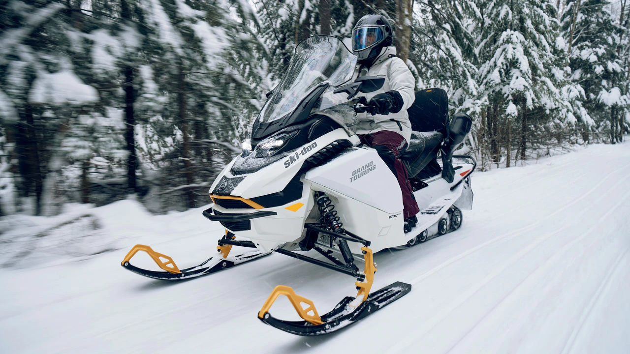 Ski-Doo Grand Touring electric 2024 - SledMagazine.com