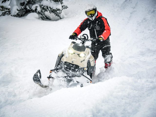Snowmobile reviews - SledMagazine.com