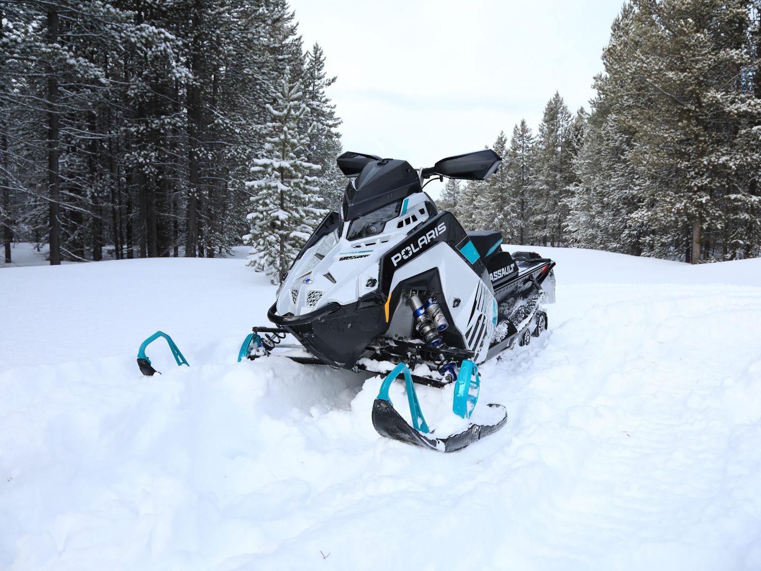 9R Switchback Assault 2025: mon coup de cœur chez Polaris - Magazine Motoneiges.ca