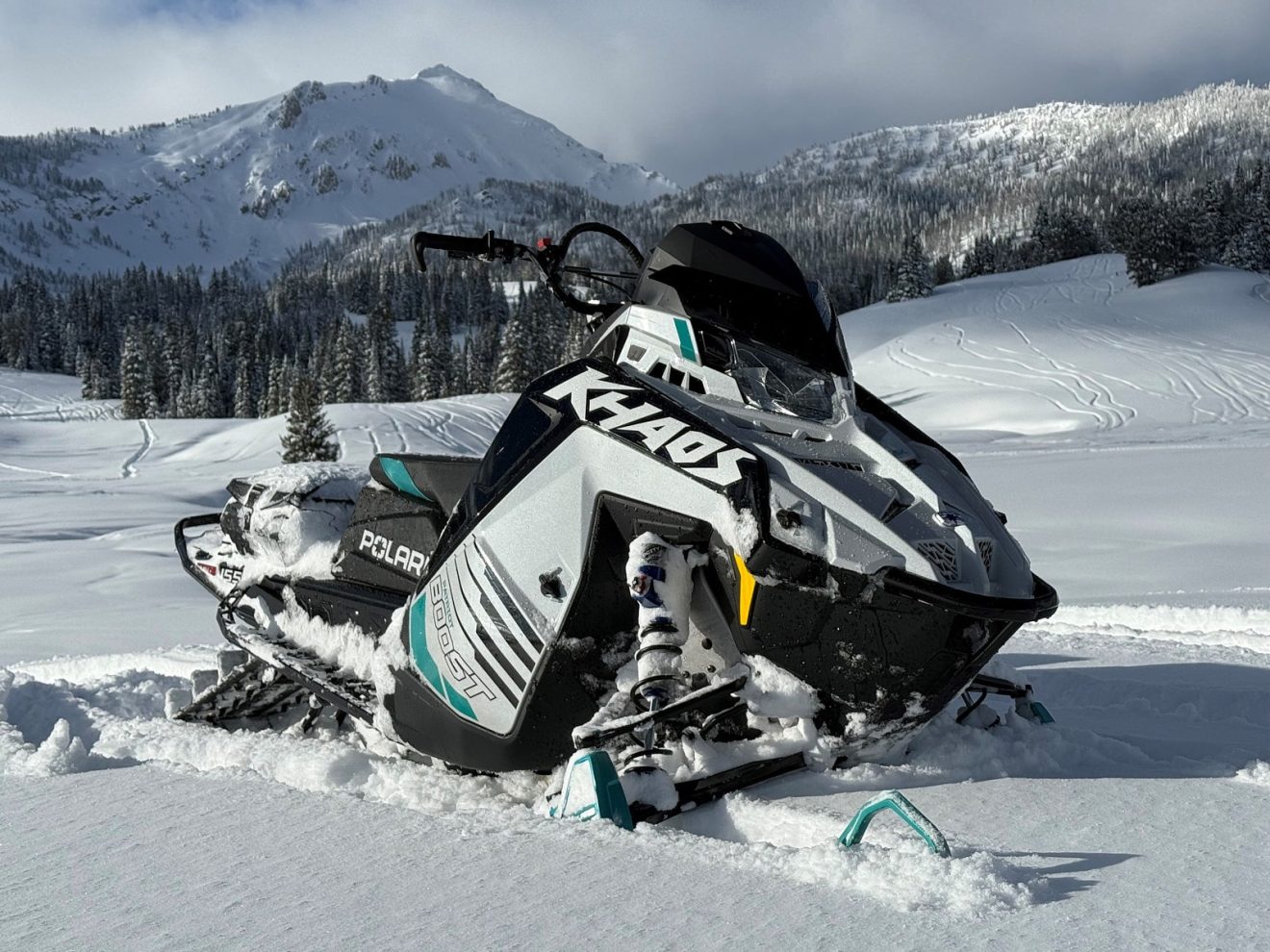 Patriot Boost RMK Khaos 2025 : motoneige de montagne puissante - Magazine Motoneiges.ca